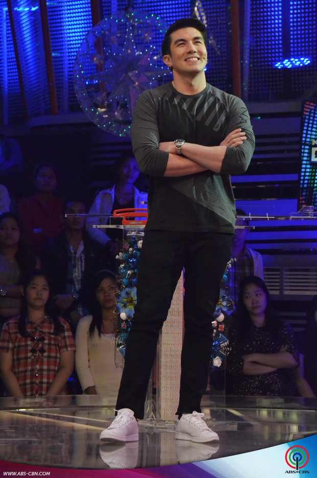 PHOTOS: Ningning's Mang Cris on Kapamilya Deal or No Deal | ABS-CBN Entertainment