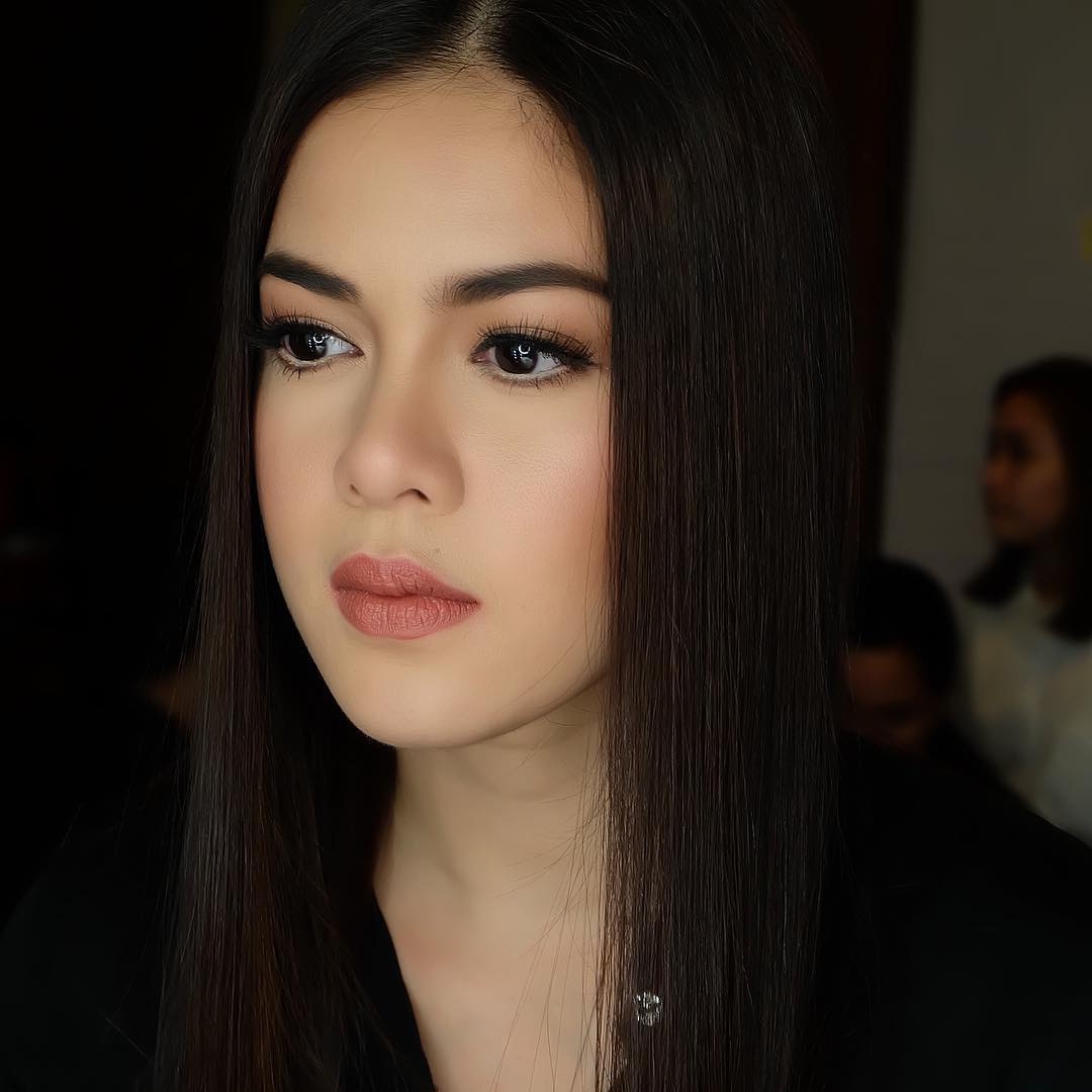 20 Then and Now Photos of Shaina that proved she has the gift of ...